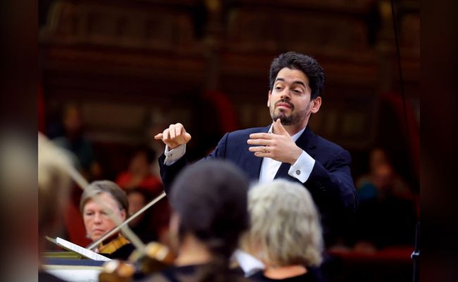 Дымовые шашки, драка, эвакуация: оркестр Израиля с «триумфом» выступил в Париже — EADaily, 7 ...