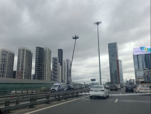 In Moscow, car towers with armed military for shooting drones have been ...