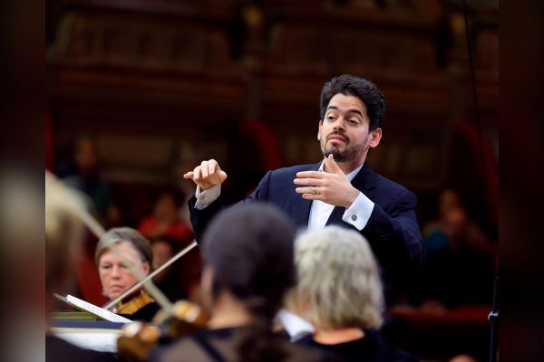 Дымовые шашки, драка, эвакуация: оркестр Израиля с «триумфом» выступил в Париже — EADaily, 7 ...